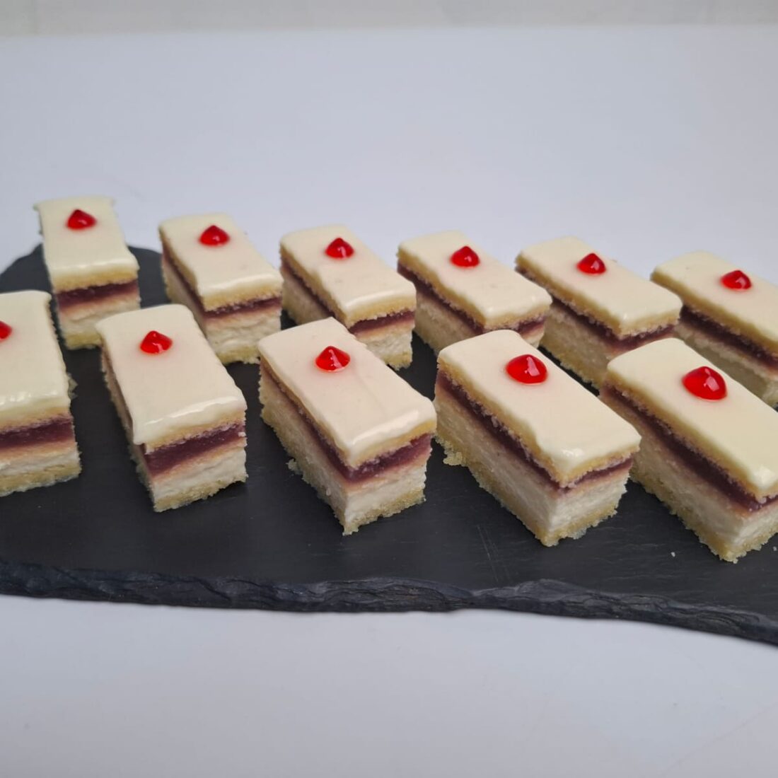 Mini Prajituri – Cofetaria Paradis